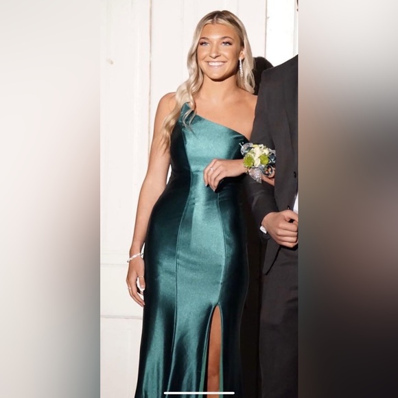 Faviana | Dresses | Beautiful Green Satin Prom Dress | Poshmark